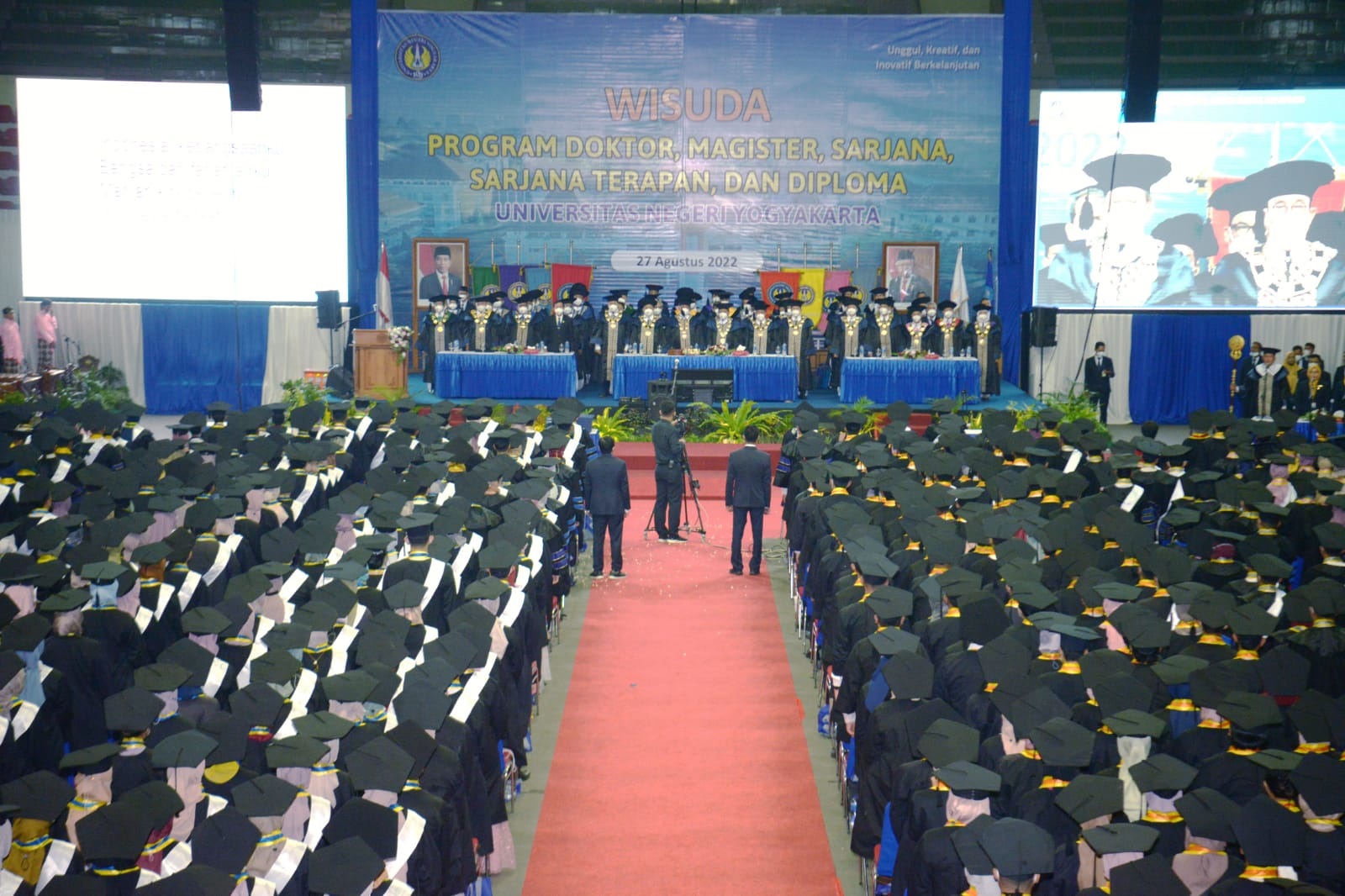 Wisudawan UNY Harus Miliki Kemampuan Adaptif Dan Fleksibel Di Dunia Kerja | Universitas Negeri ...